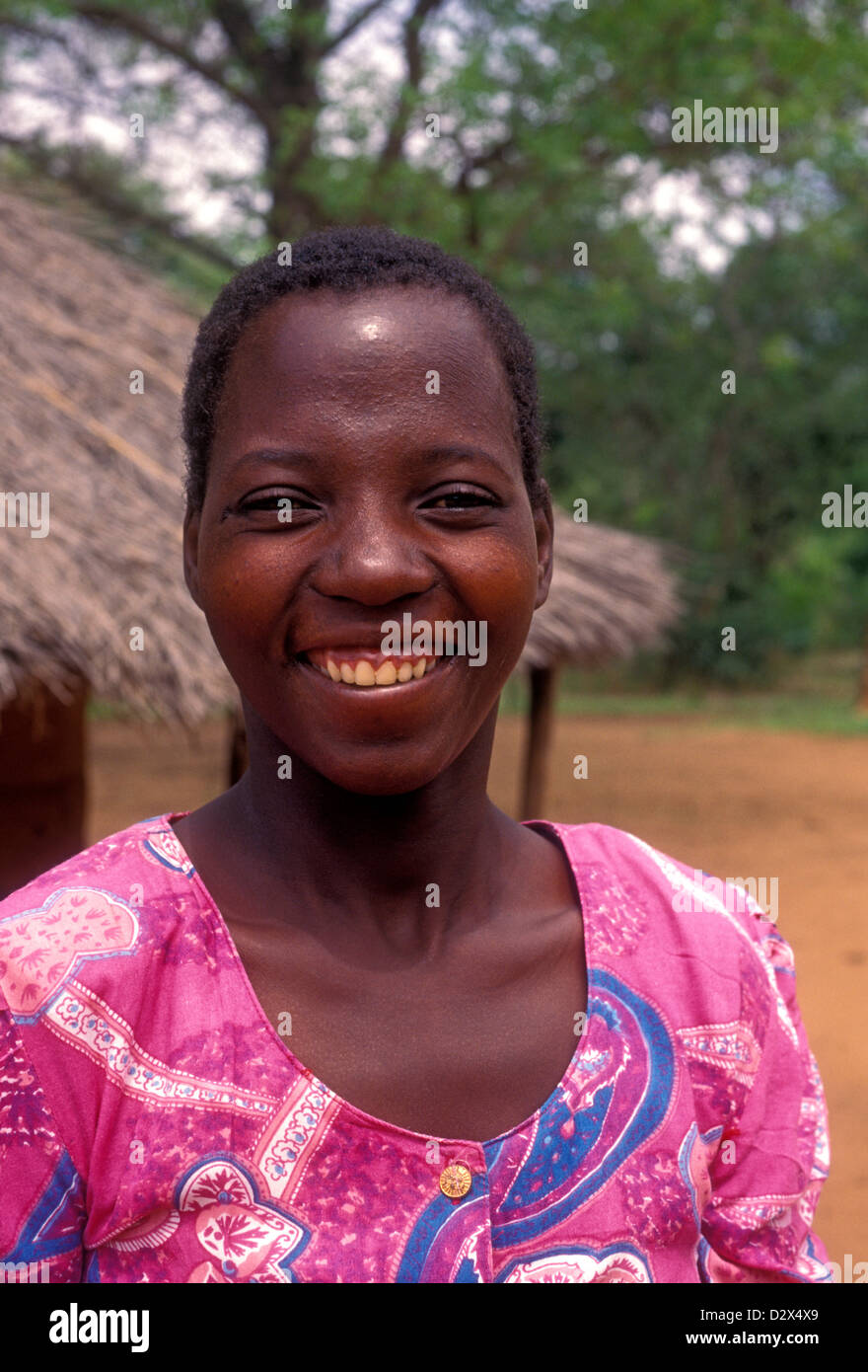 1, one, Zimbabwean, woman, adult woman, eye contact, head and shoulders ...