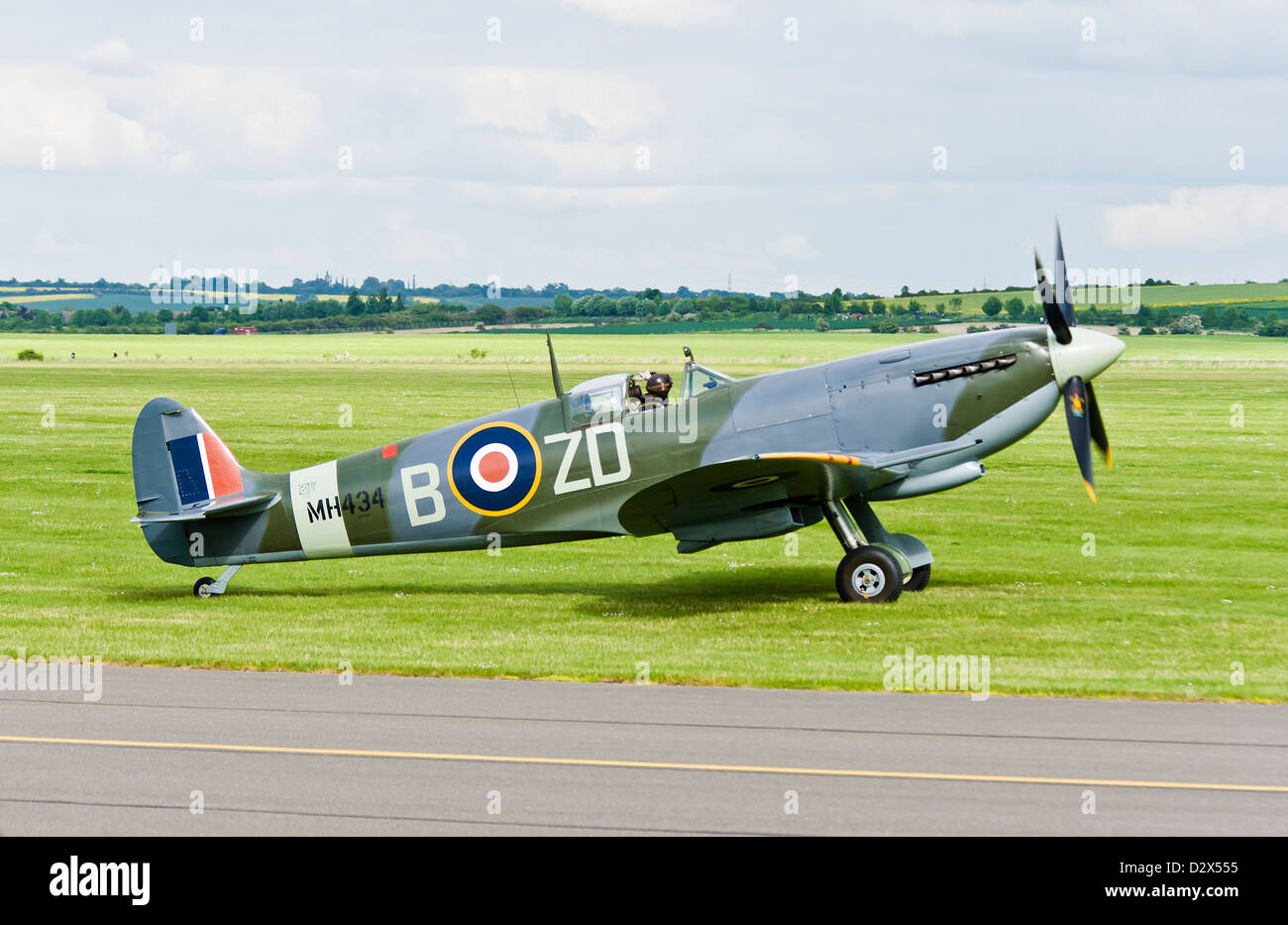Ww2 plane duxford hi-res stock photography and images - Alamy