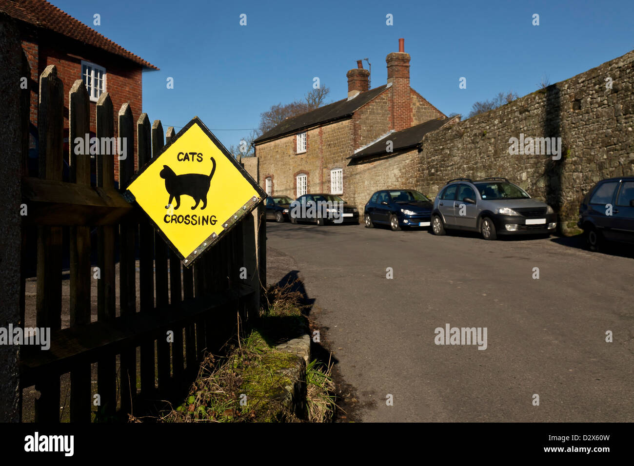 Cat crossing sign hi-res stock photography and images - Alamy