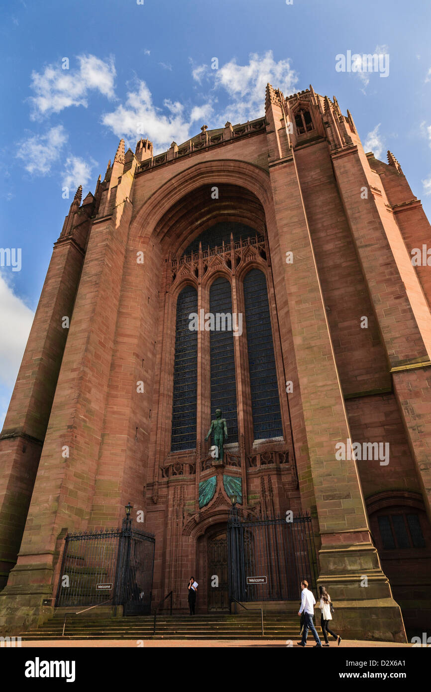 Liverpool anglican cathedral statue hi-res stock photography and images ...