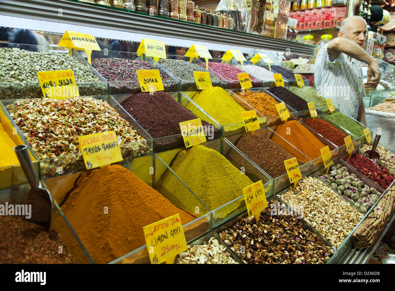 Spices and vendor, Spice Market, Istanbul, Turkey Stock Photo - Alamy