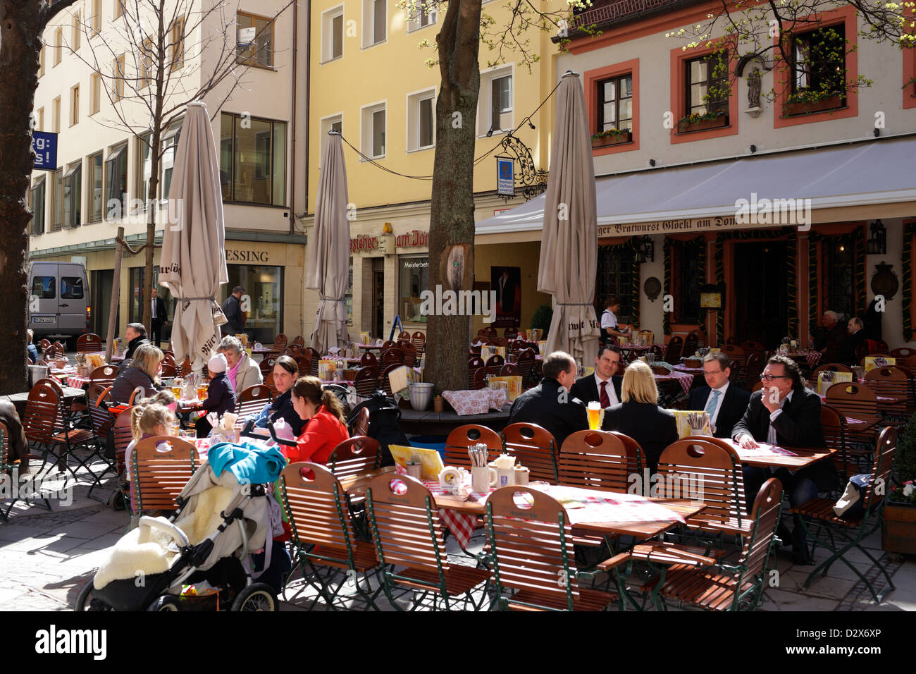Street cafe in munich hi-res stock photography and images - Alamy