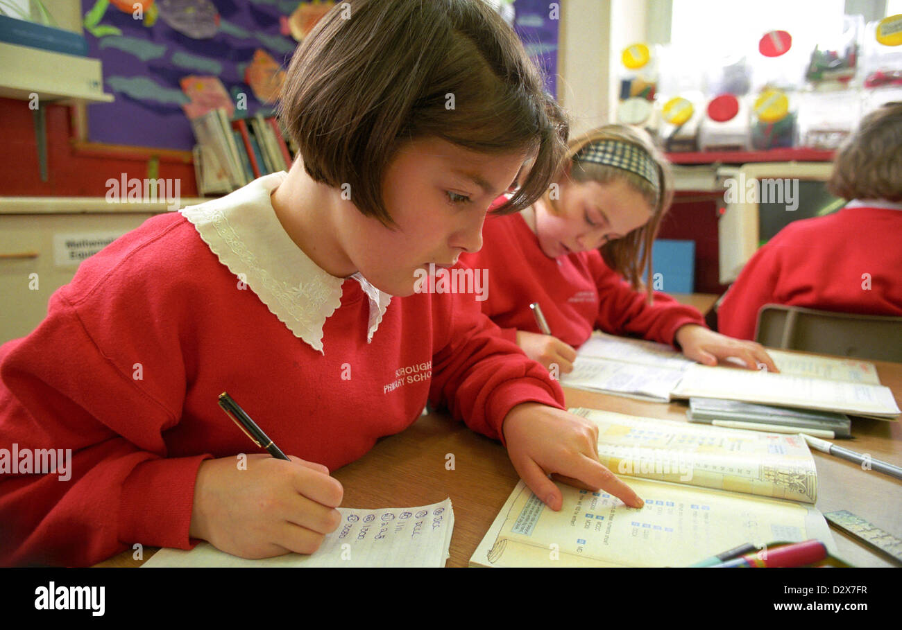 Primary school pupils uk hi-res stock photography and images - Alamy