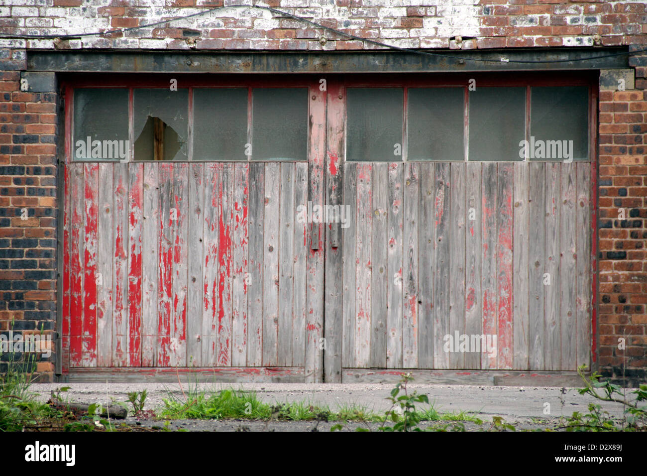 Broken window doors hi-res stock photography and images - Alamy