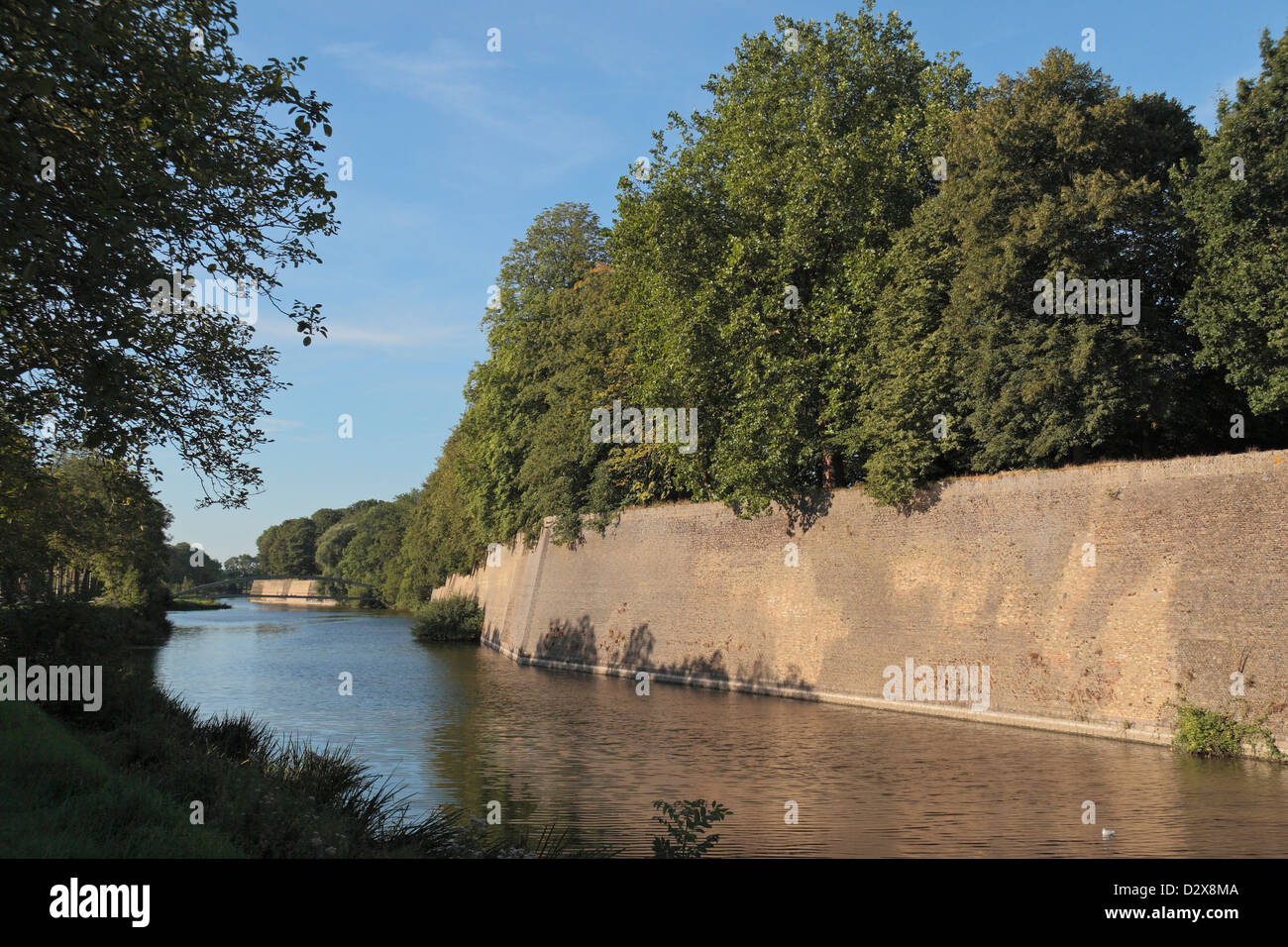 Defensive moat hi-res stock photography and images - Alamy