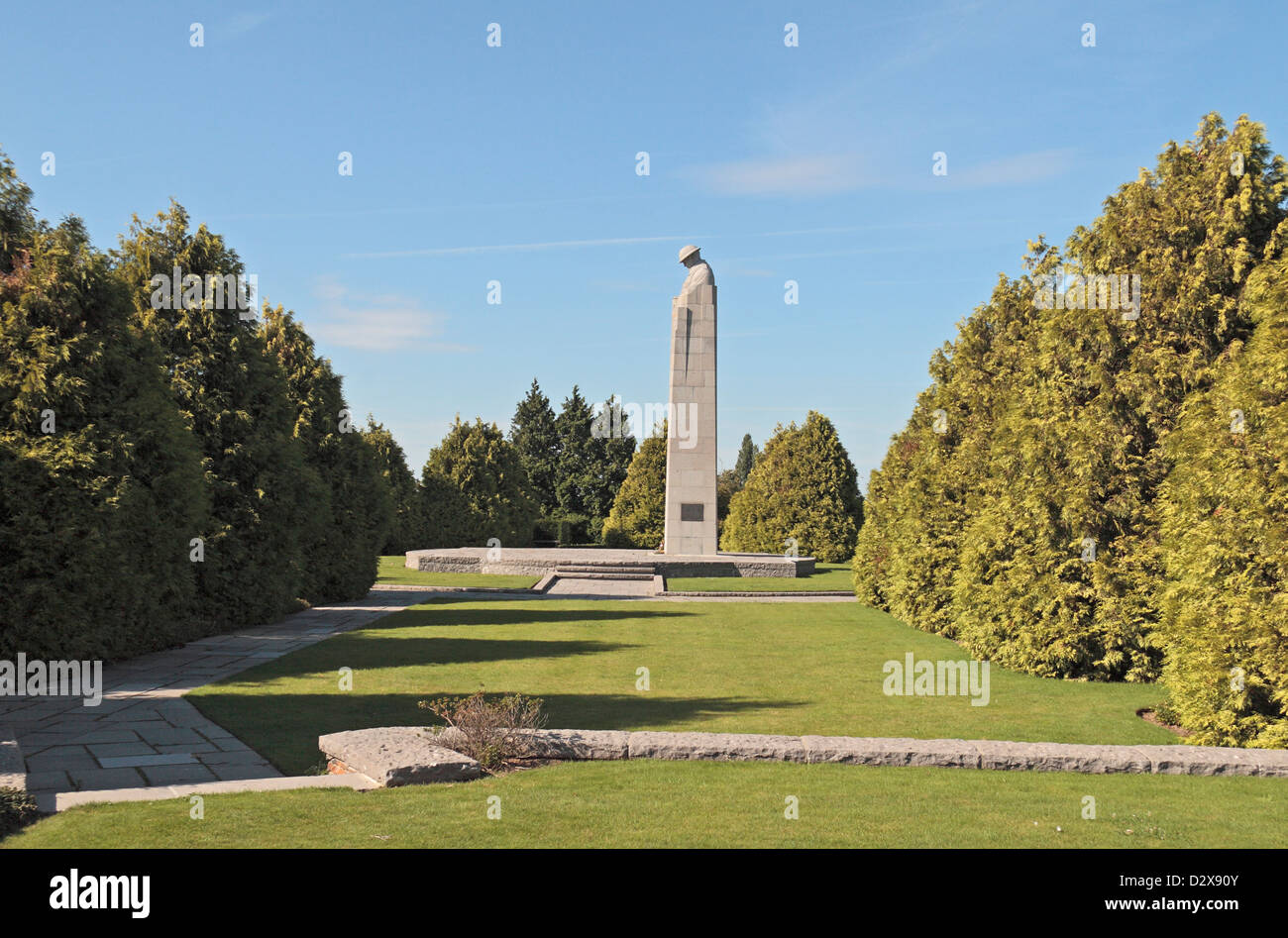 The Canadian Brooding Soldier memorial at Vancouver Corner, St Juliaan ...