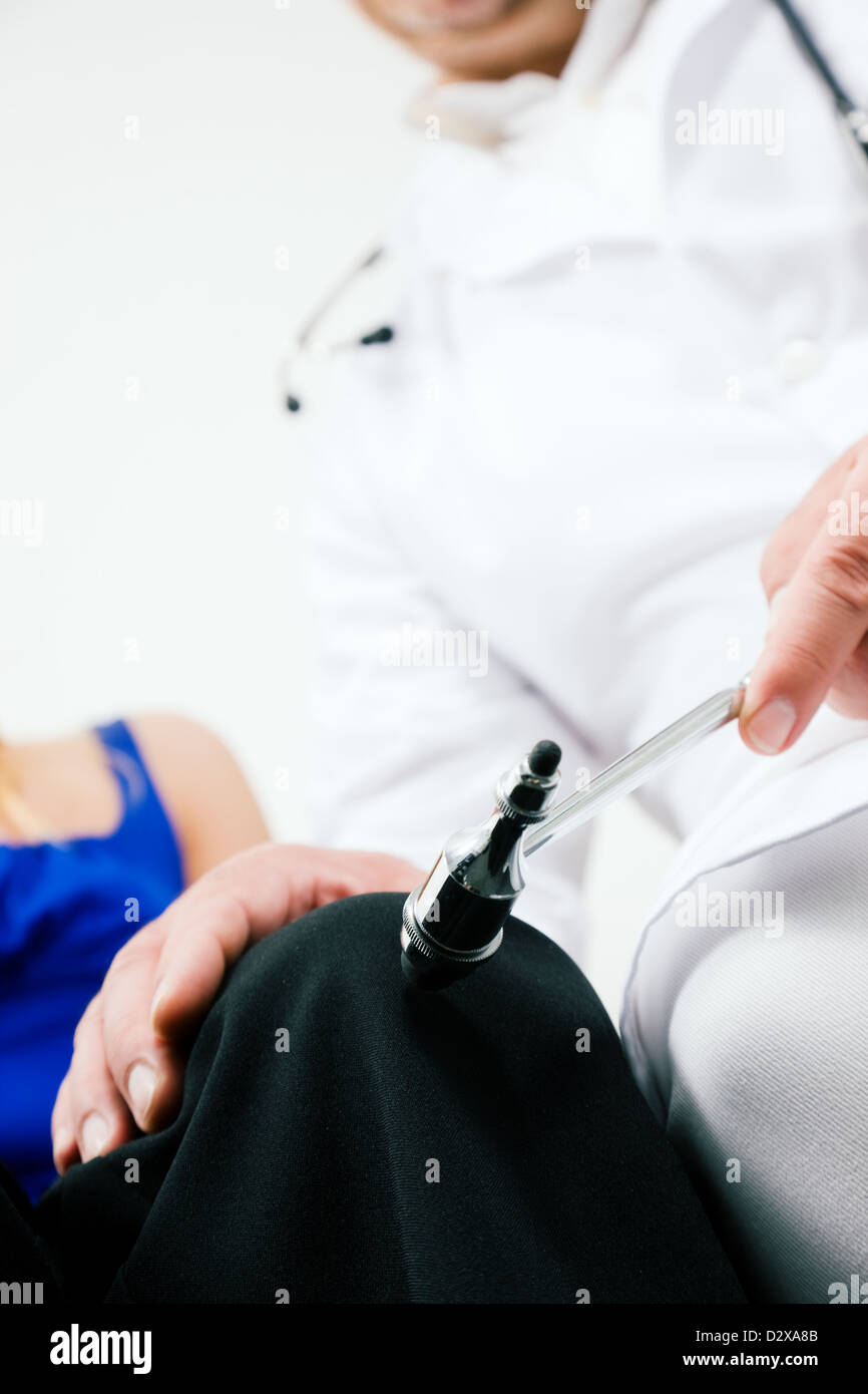 Doctor Testing reflexes Stock Photo - Alamy