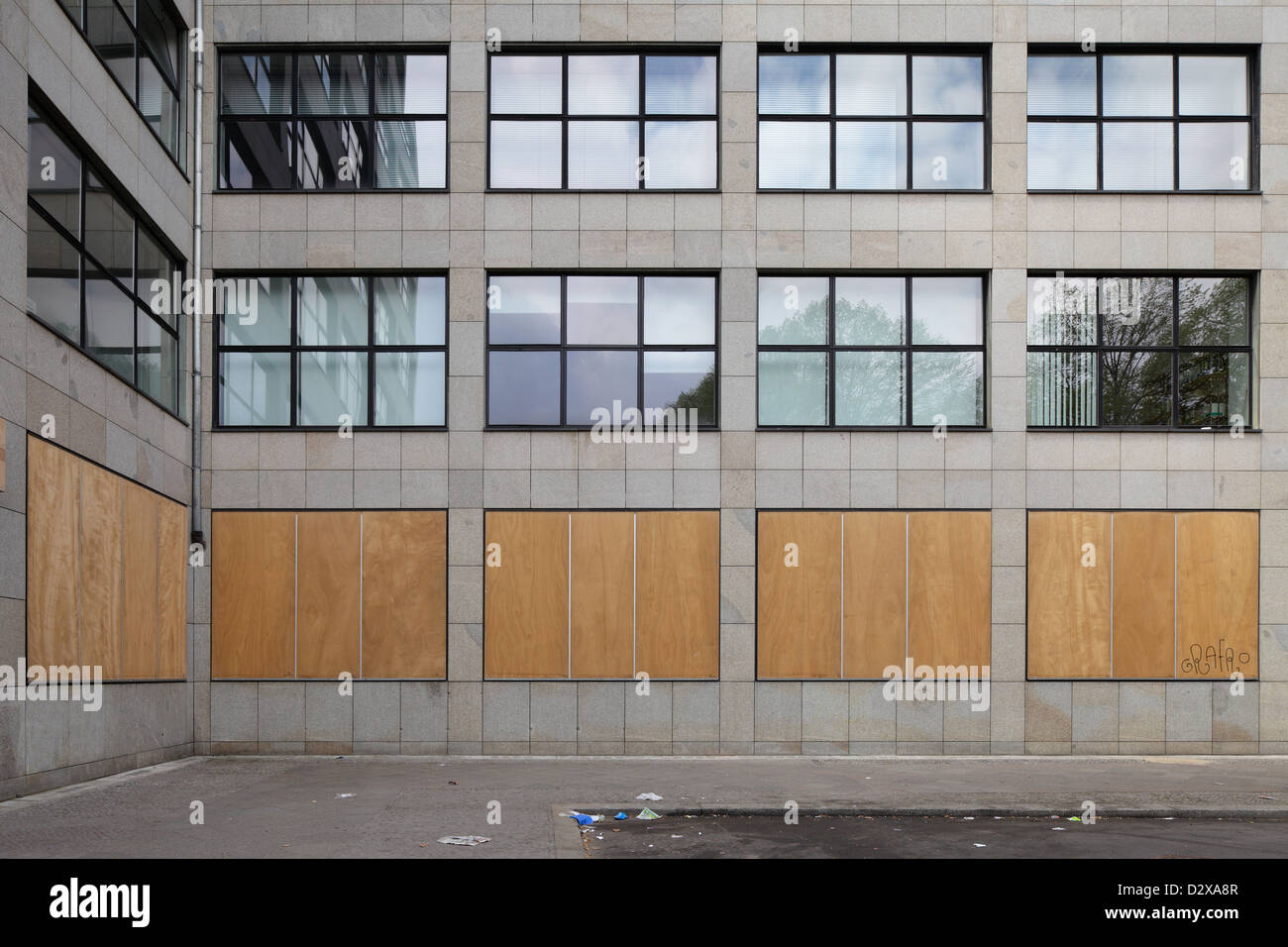 Barricaded windows hi-res stock photography and images - Alamy