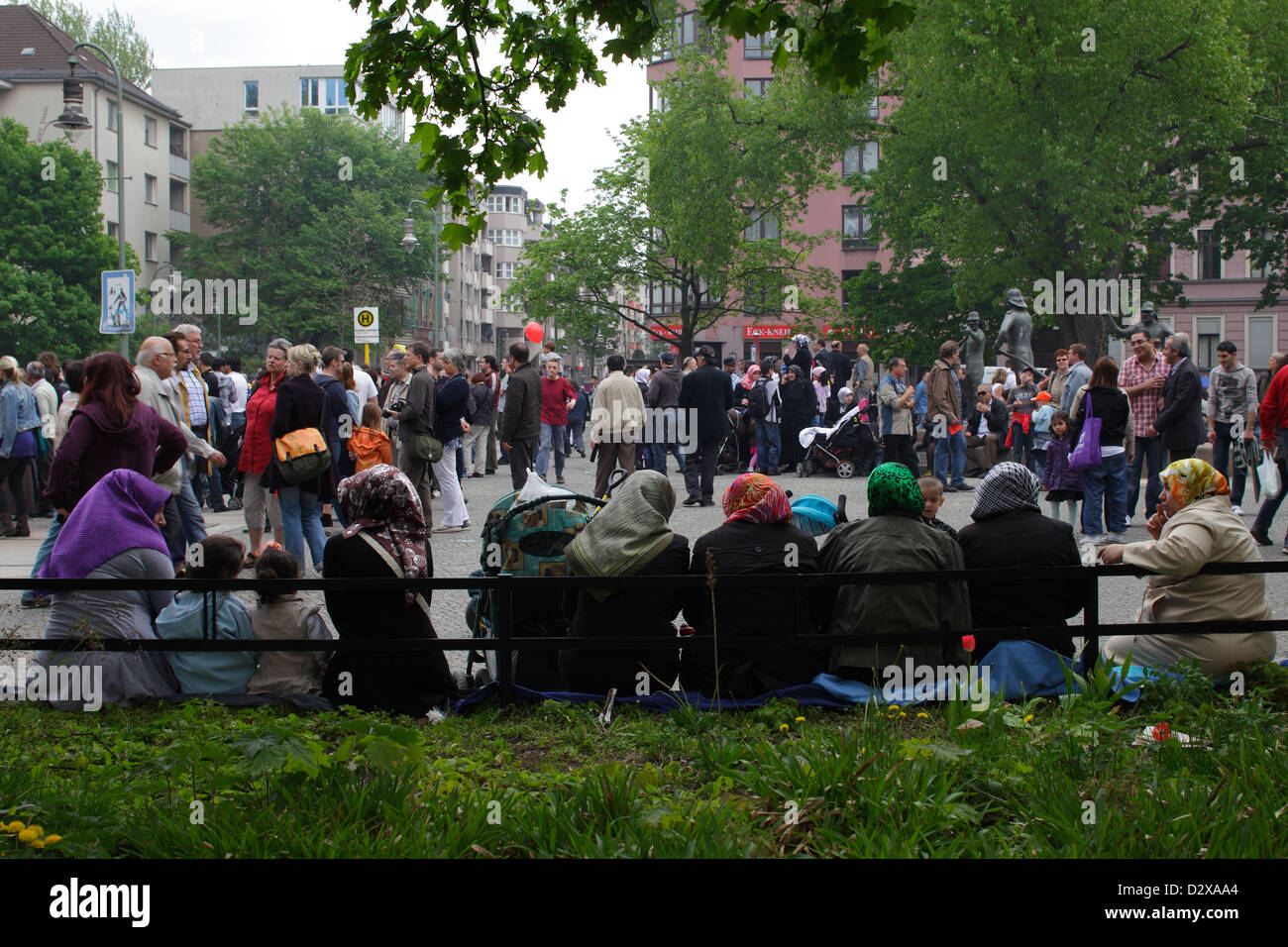 Berlin, Germany, Turkish women in the Myfest Mariannenplatz Stock Photo ...