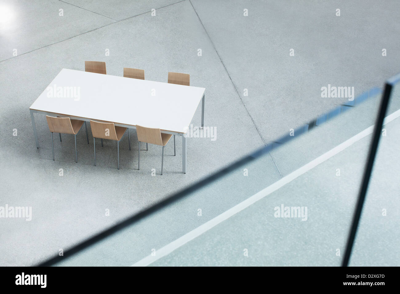 Empty office table hi-res stock photography and images - Alamy
