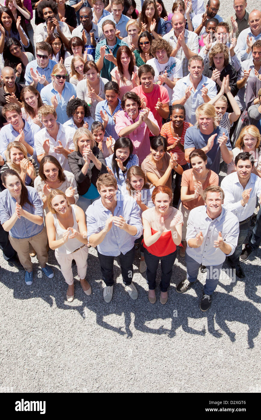 Portrait of smiling crowd clapping Stock Photo - Alamy Portrait of smiling crowd clapping Stock Photo - Alamy