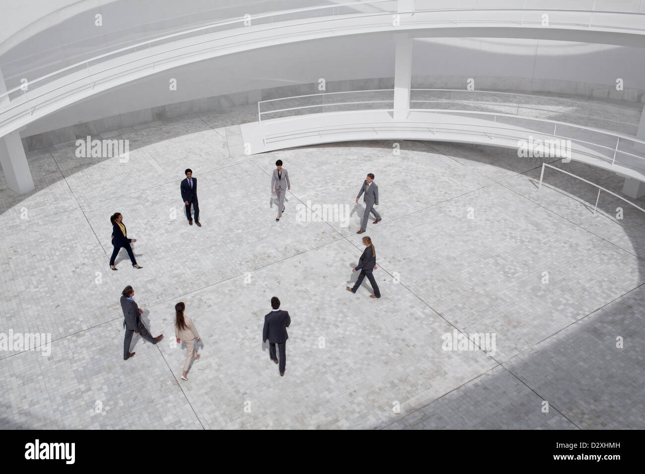 Modern architecture people walking hi-res stock photography and images ...