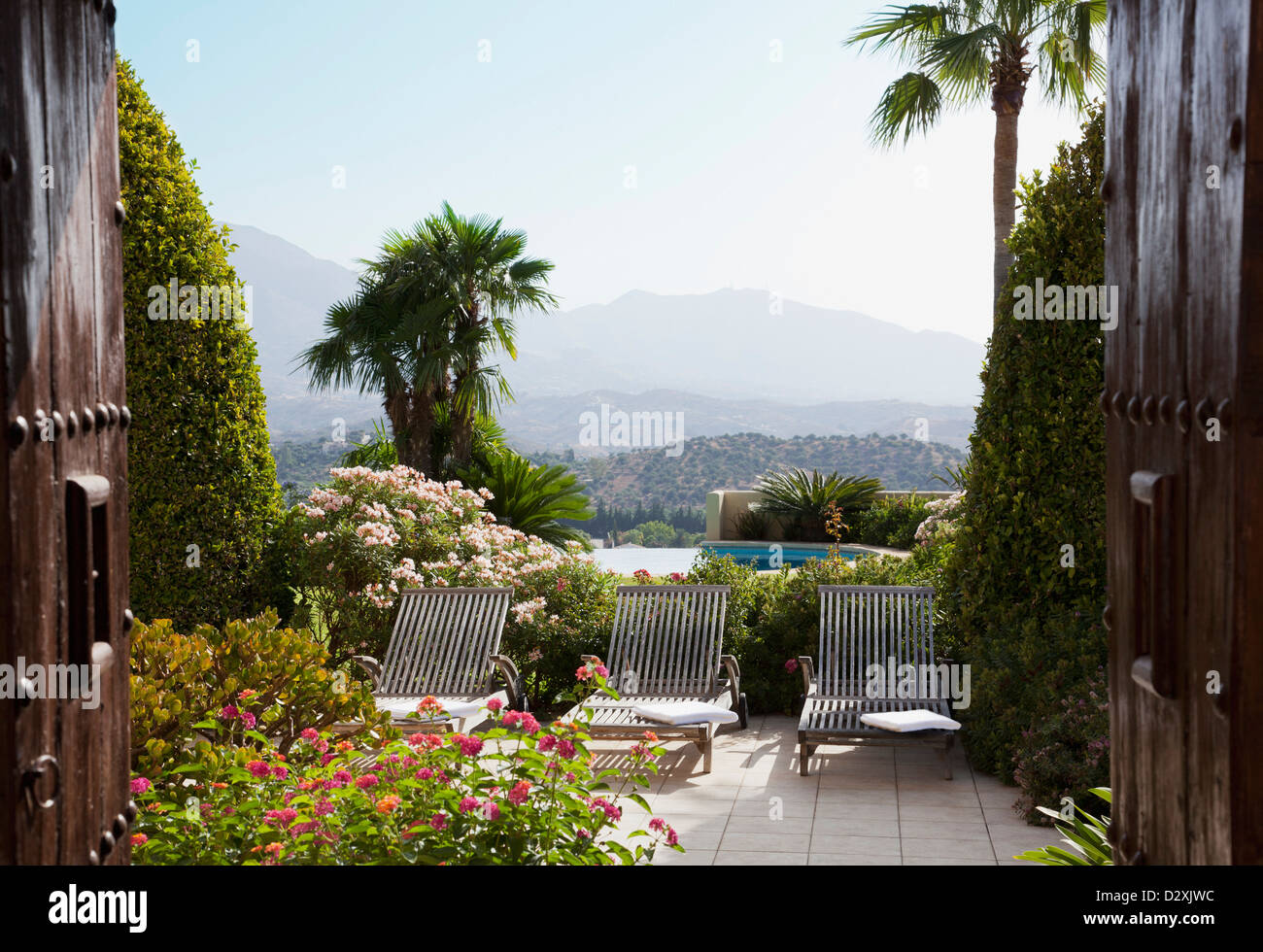 Entry patio hi-res stock photography and images - Alamy