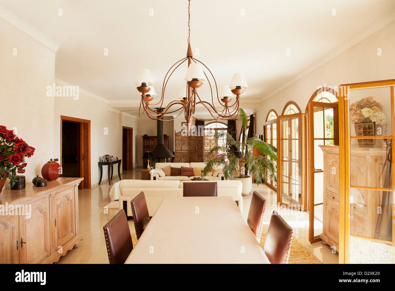 Luxury dining room Stock Photo - Alamy