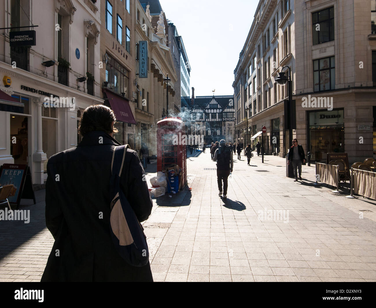 London street man walking hi-res stock photography and images - Alamy