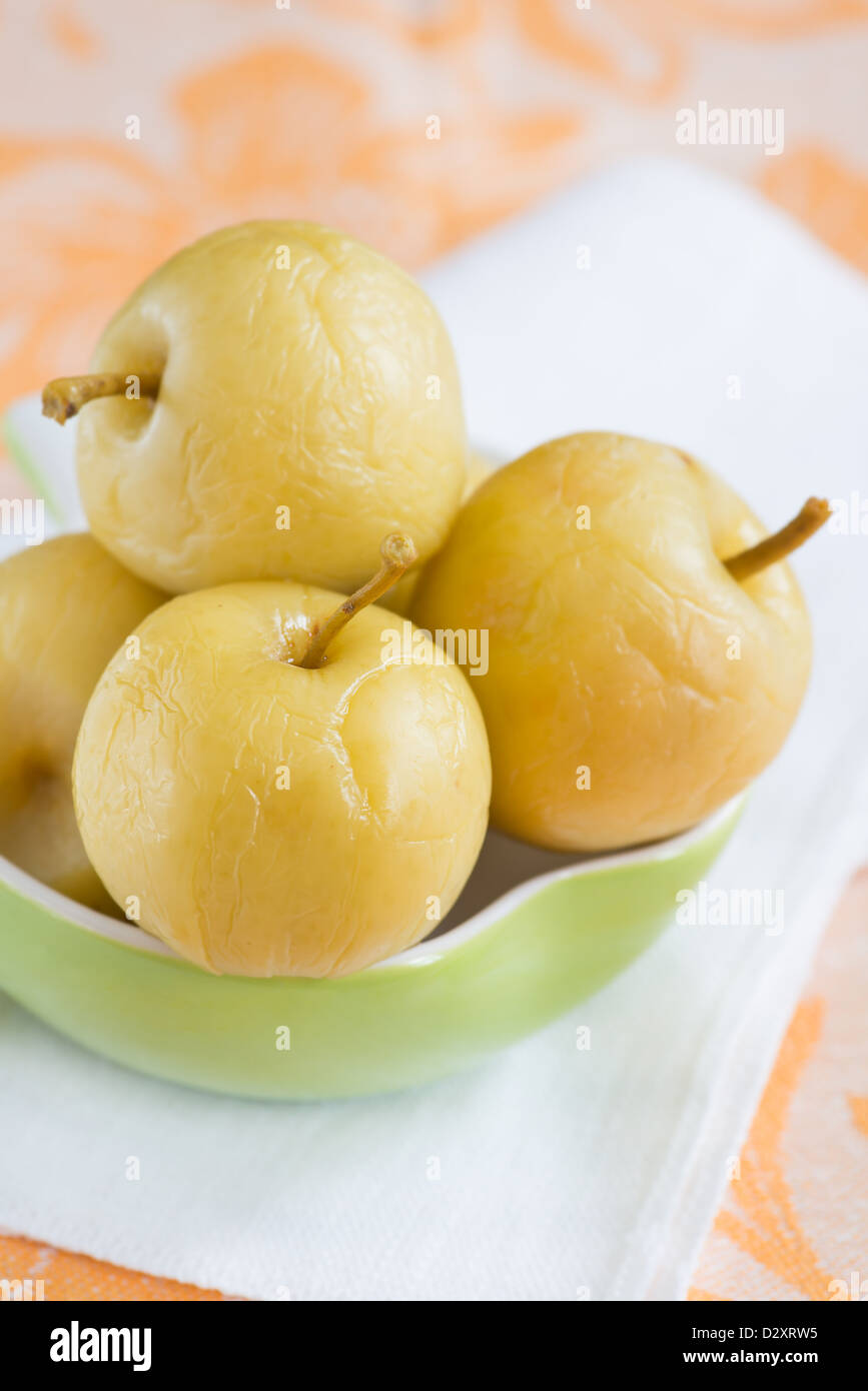 Whole apples hi-res stock photography and images - Alamy