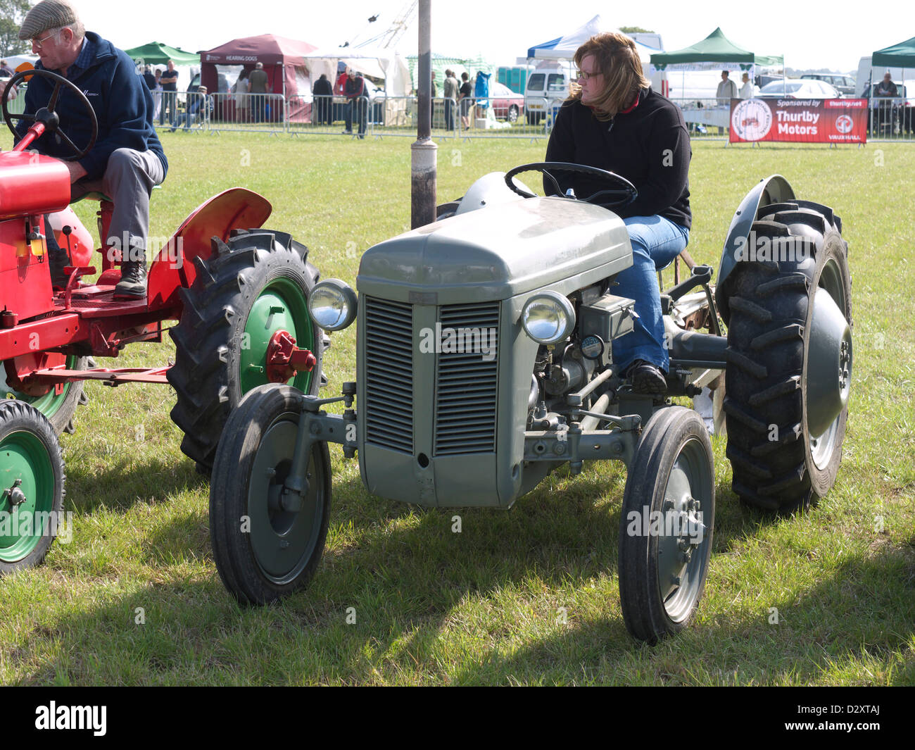 Vintage tractor on display steam hi-res stock photography and images ...
