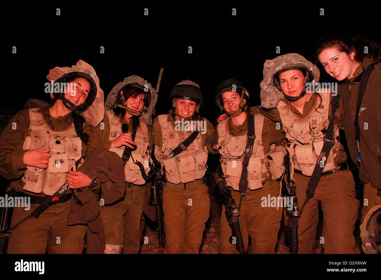 Israeli female soldiers from the Combat Intelligence Collection Corps ...