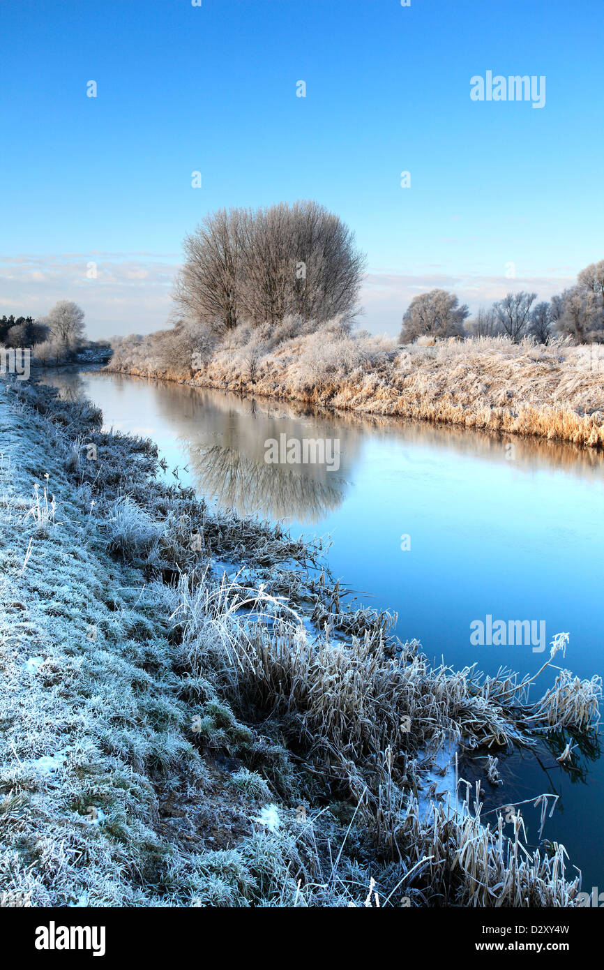 Hoare frost winter scene, river Welland, Peakirk village ...