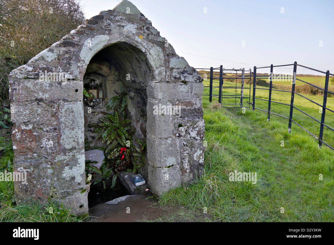 Well hi-res stock photography and images - Alamy