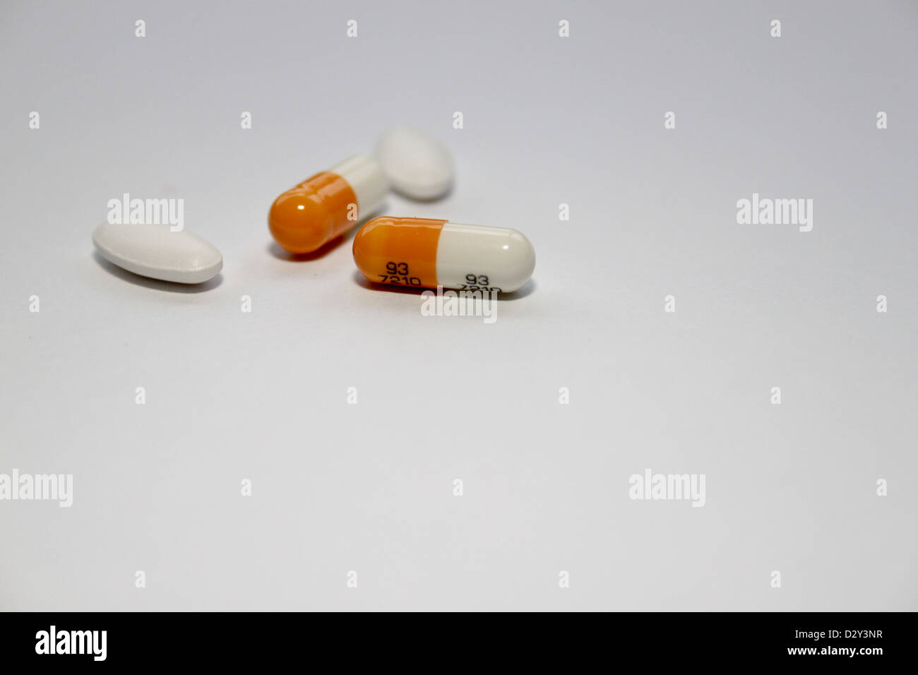 Prescription drugs medicine tablets hi-res stock photography and images ...