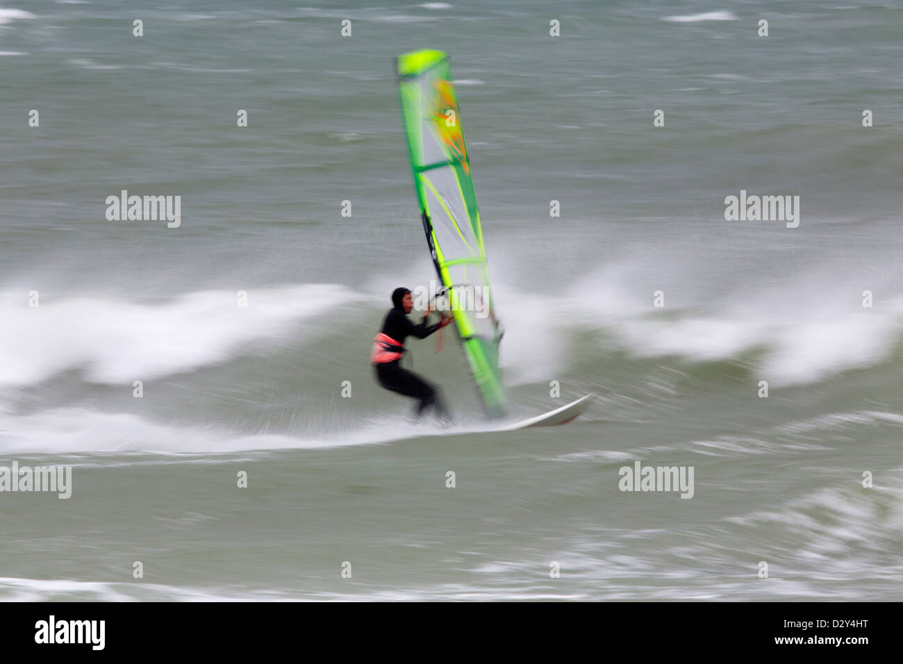 Surfing cornwall hi-res stock photography and images - Alamy