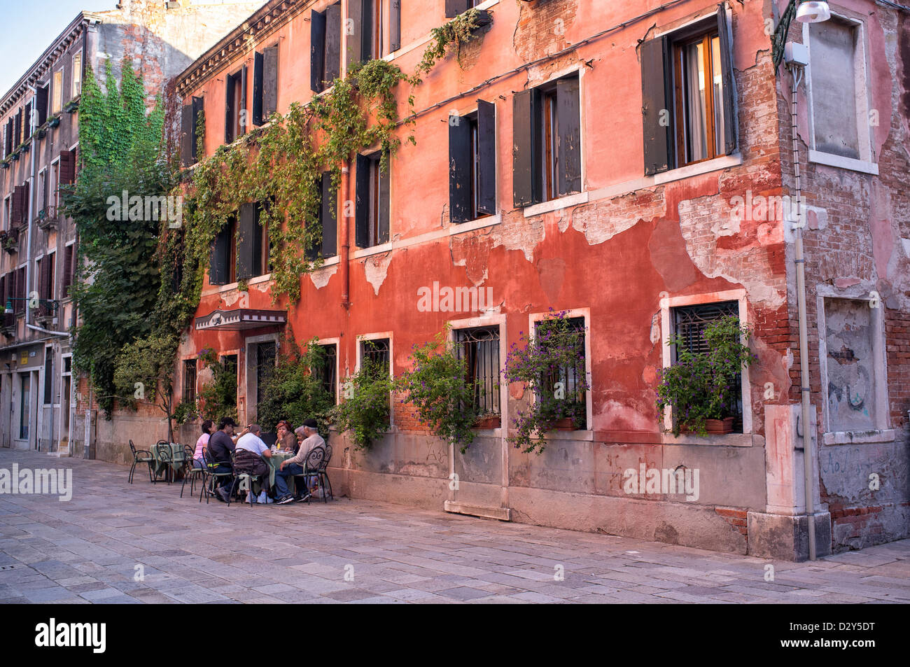 Italy family meal outside hi-res stock photography and images - Alamy
