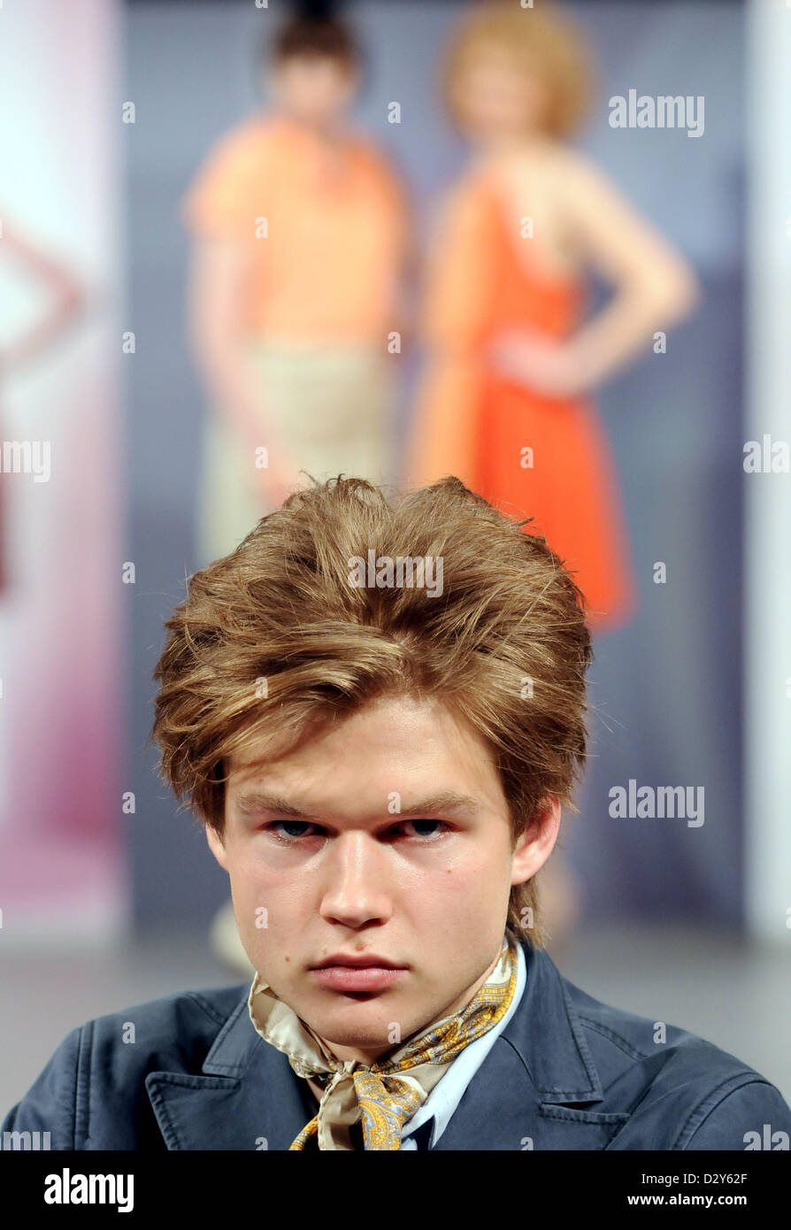 Model Dustin wears of the new hairstyle trends for spring and summer ...