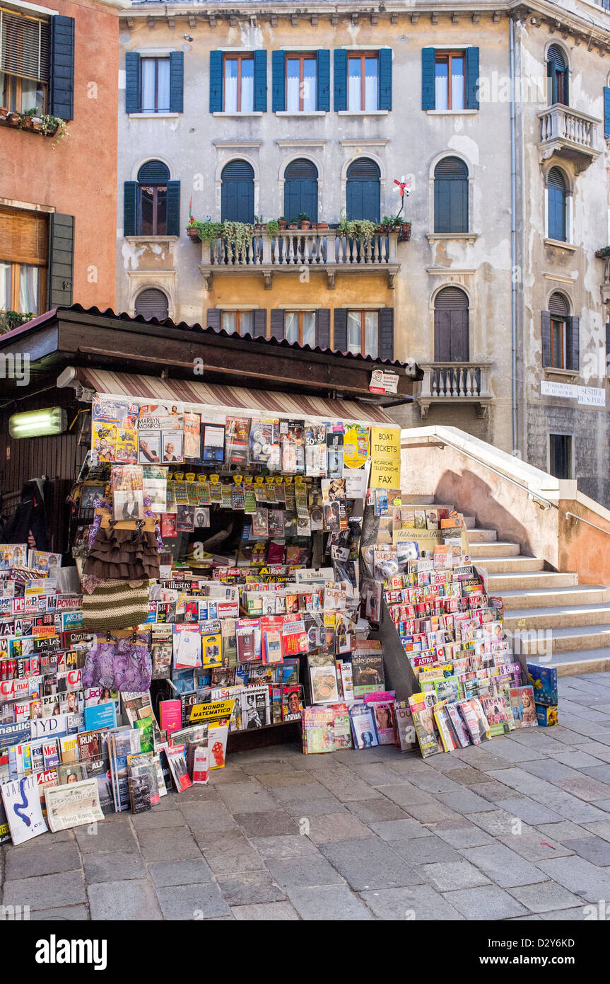 Magazine stand hi-res stock photography and images - Alamy