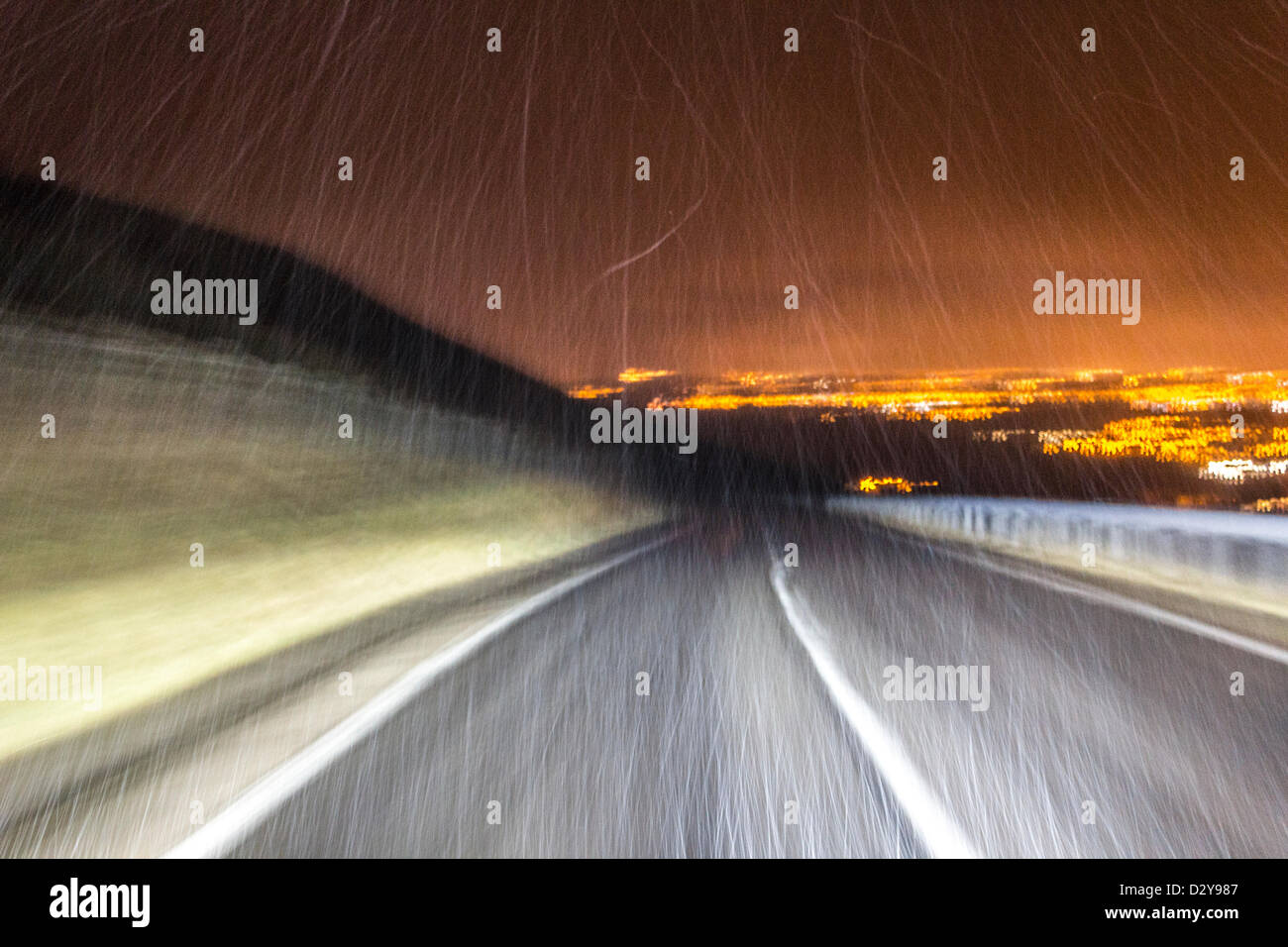 Glasgow, UK. 4th Feb, 2013. difficult driving conditions on Glasgow's ...