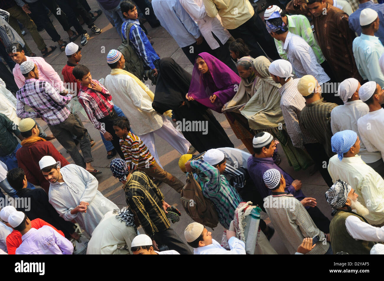 Women begging hi-res stock photography and images - Alamy