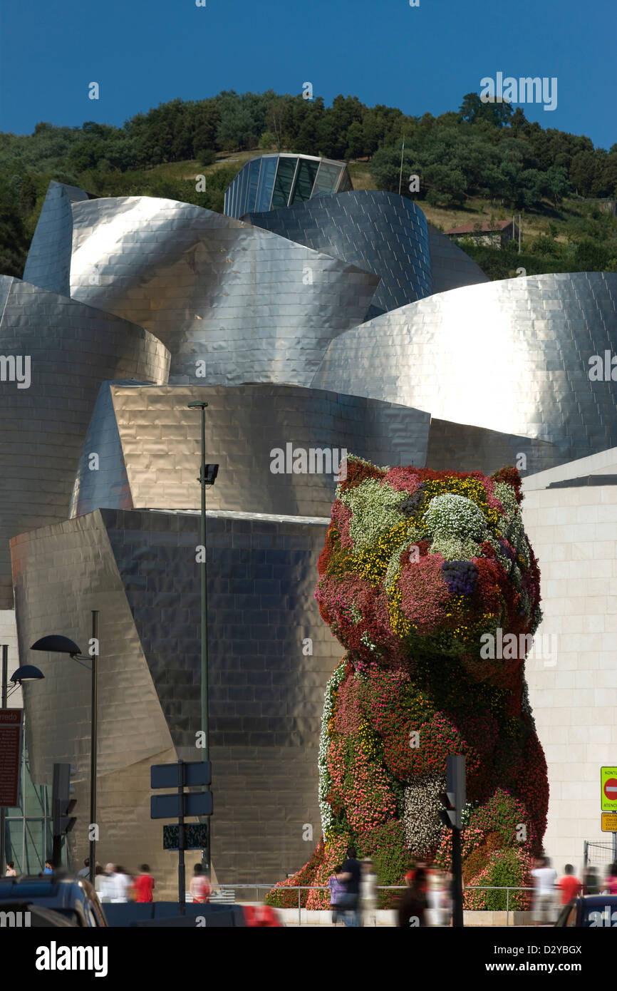 Guggenheim museum bilbao dog hi-res stock photography and images - Alamy