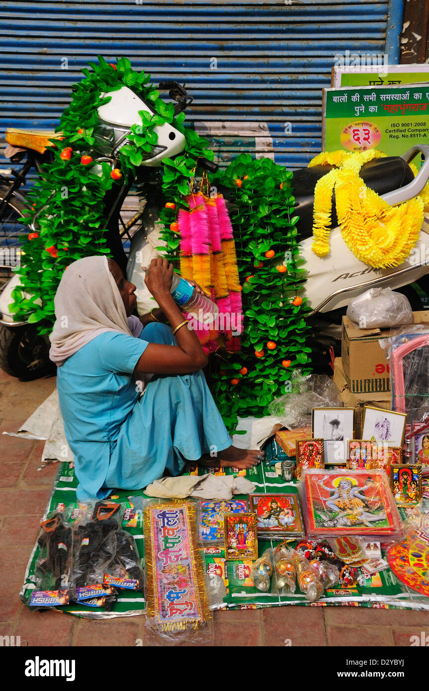 Woman sell things for Diwali festival Stock Photo - Alamy