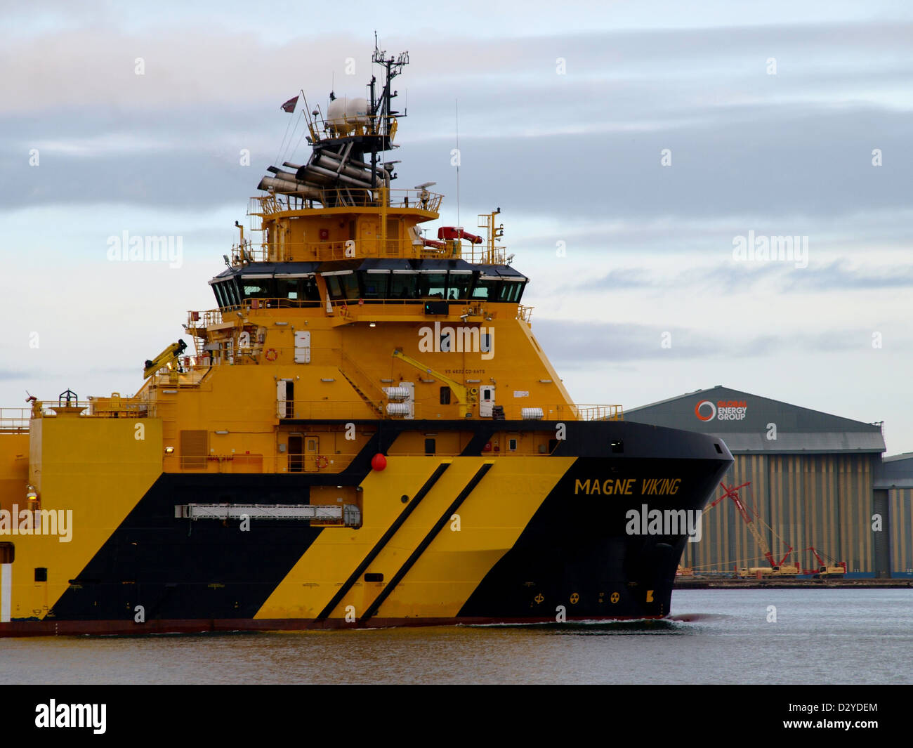 Anchor handling vessel hi-res stock photography and images - Alamy