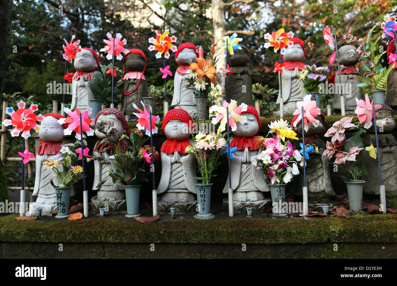 Tokyo, Japan, Jizo statues in the cemetery on Zojo-ji Temple Stock ...