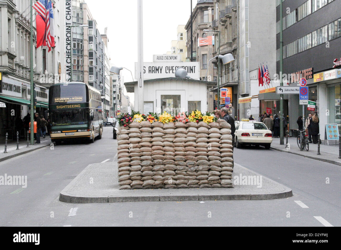 Checkpoint Charlie at Friedrichstrasse - Berlin Wall Stock Photo - Alamy
