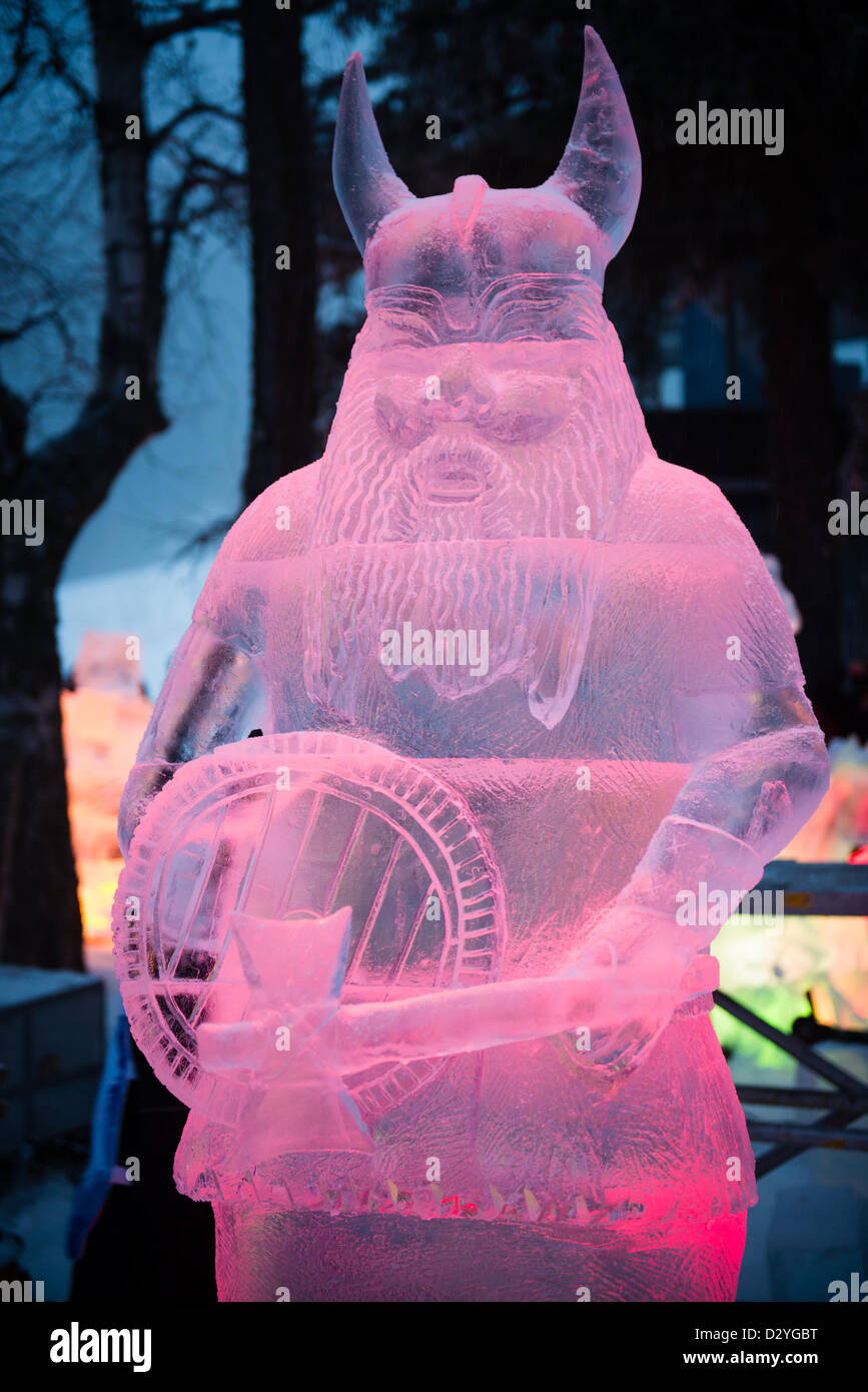 Ice sculpture team hi-res stock photography and images - Alamy