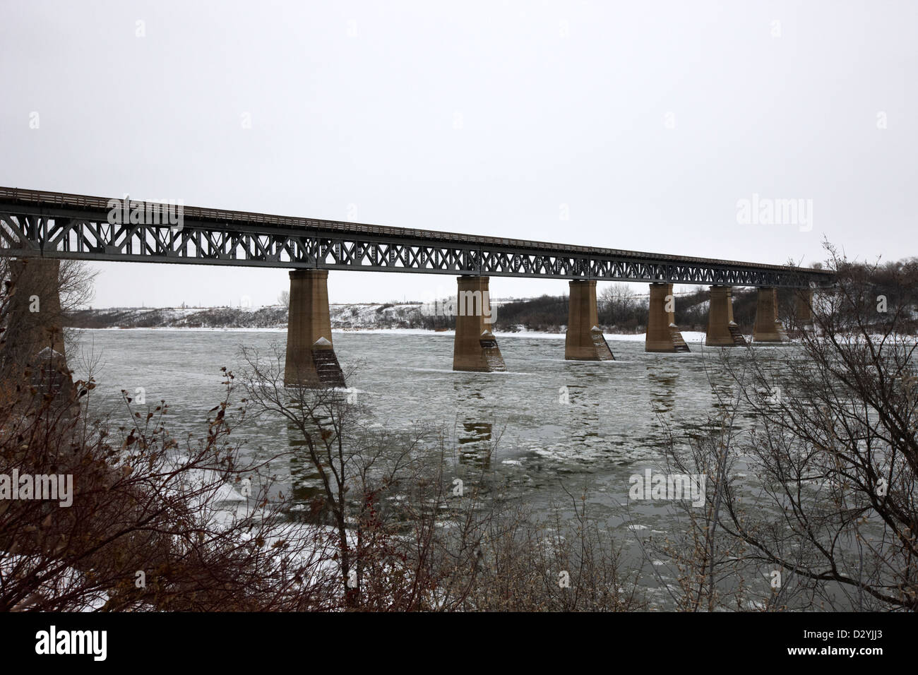 Cpr bridge saskatoon winter hi-res stock photography and images - Alamy