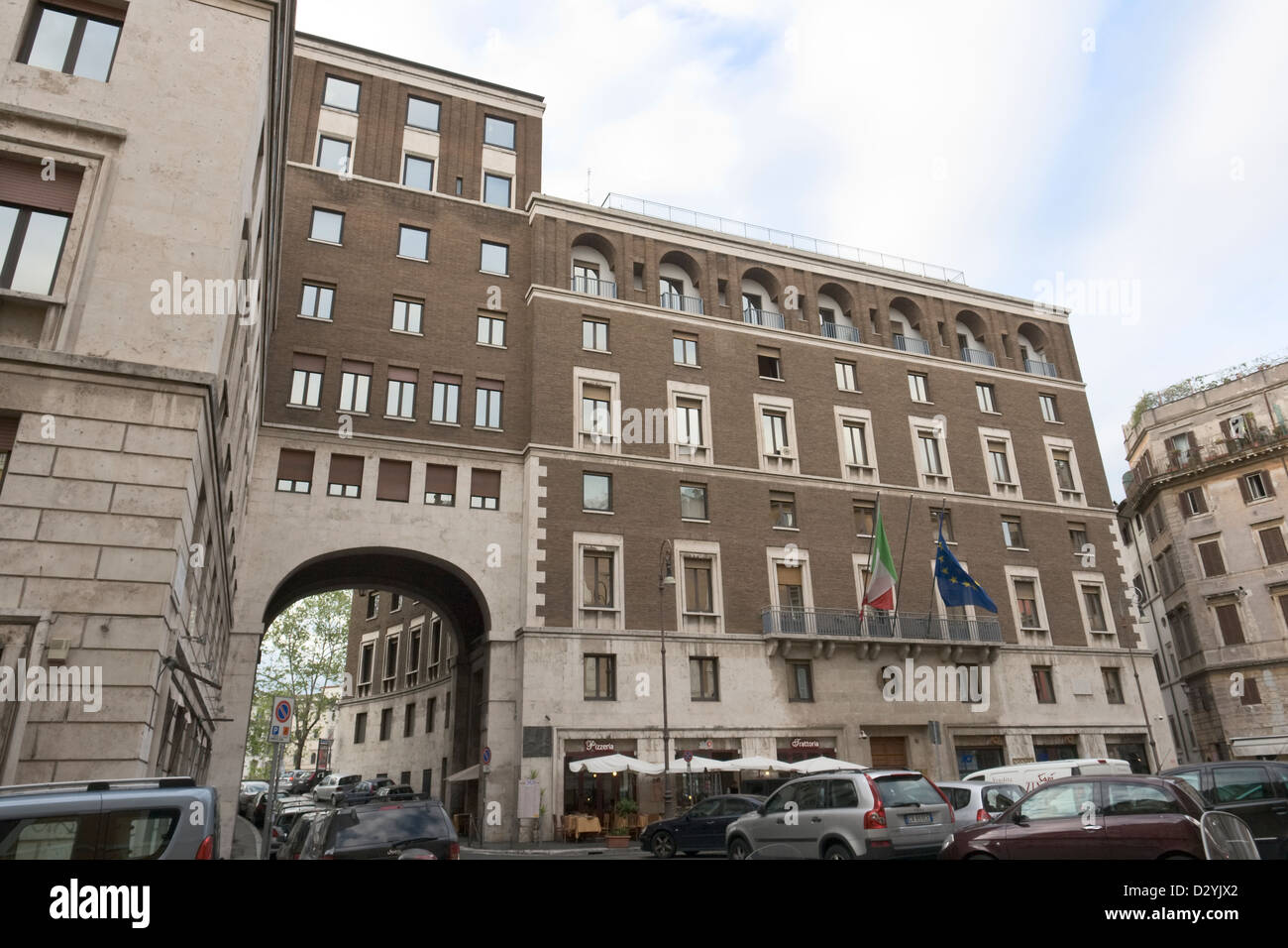 Modern office building in Piazza Nicosia, Rome Stock Photo - Alamy