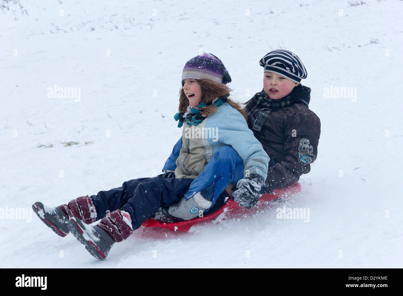 Boy and girl sledging hi-res stock photography and images - Alamy