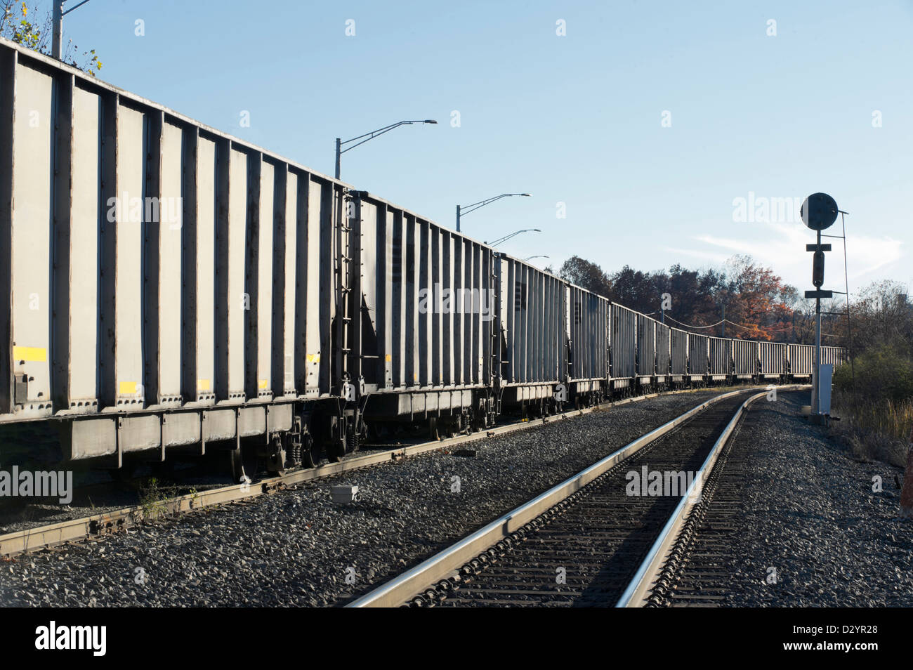 Railroad hopper cars hi-res stock photography and images - Alamy