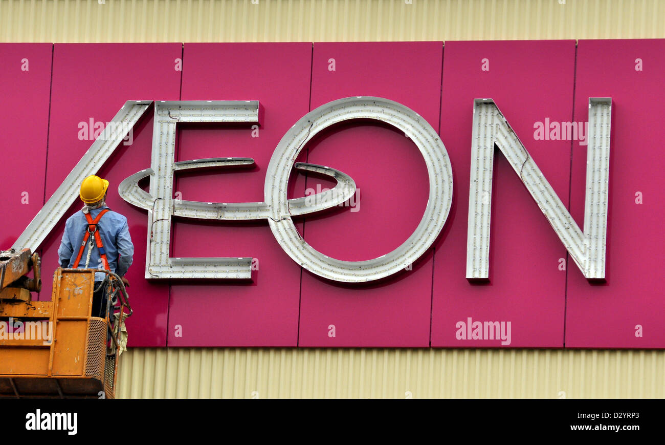 Feb. 5, 2013 - Kuala Lumpur, Malaysia - Worker installs a billboard of ...
