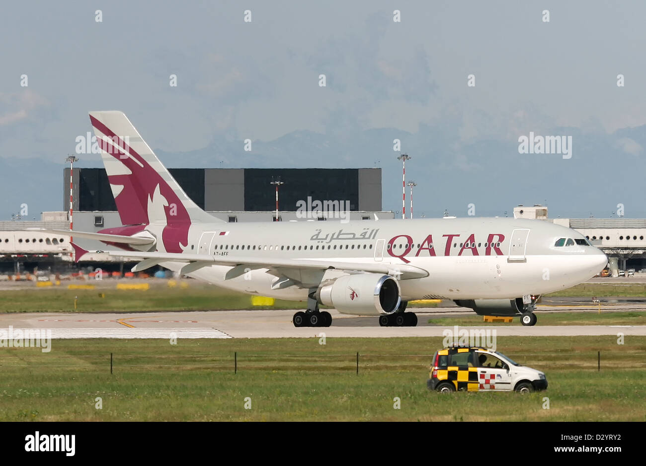 Qatar airways amiri flight hi-res stock photography and images - Alamy