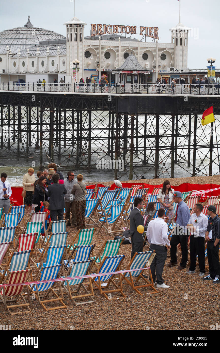 Wedding party on beach by pier at Brighton in May Stock Photo - Alamy