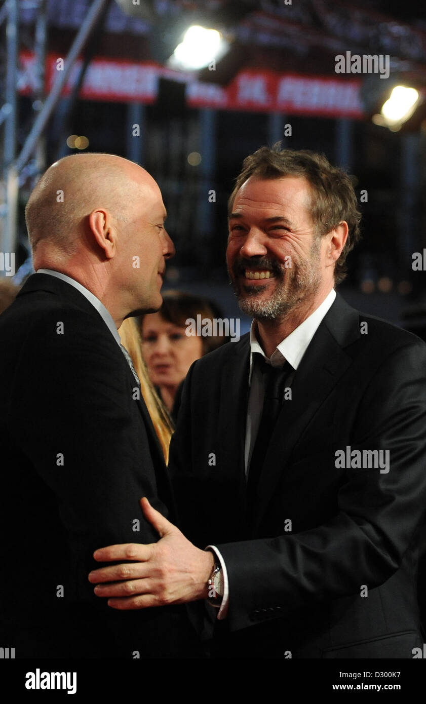 Actors Bruce Willis (US, L) and Sebastian Koch arrive to the premiere ...