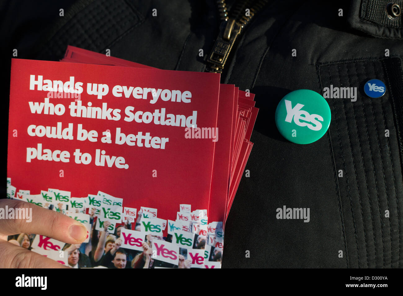 'Yes Scotland' pro-independence leafleting and campaign team, in ...