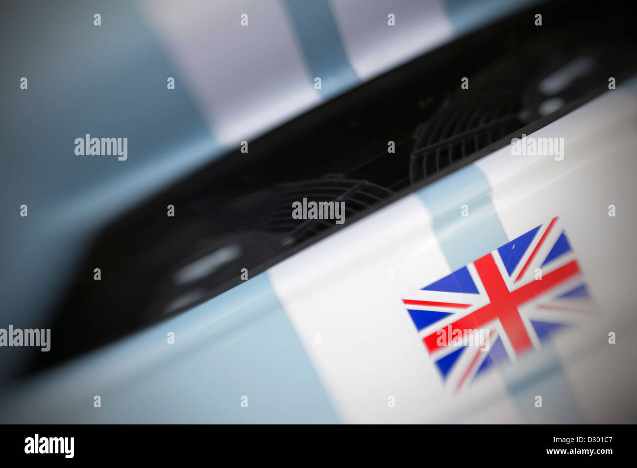 Union flag symbol on bonnet of Ford GT40 sportscar Stock Photo - Alamy