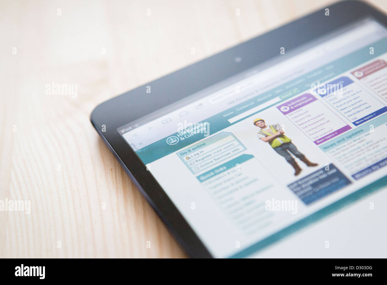 View of the HMRC government tax website on an ipad-mini Stock Photo - Alamy