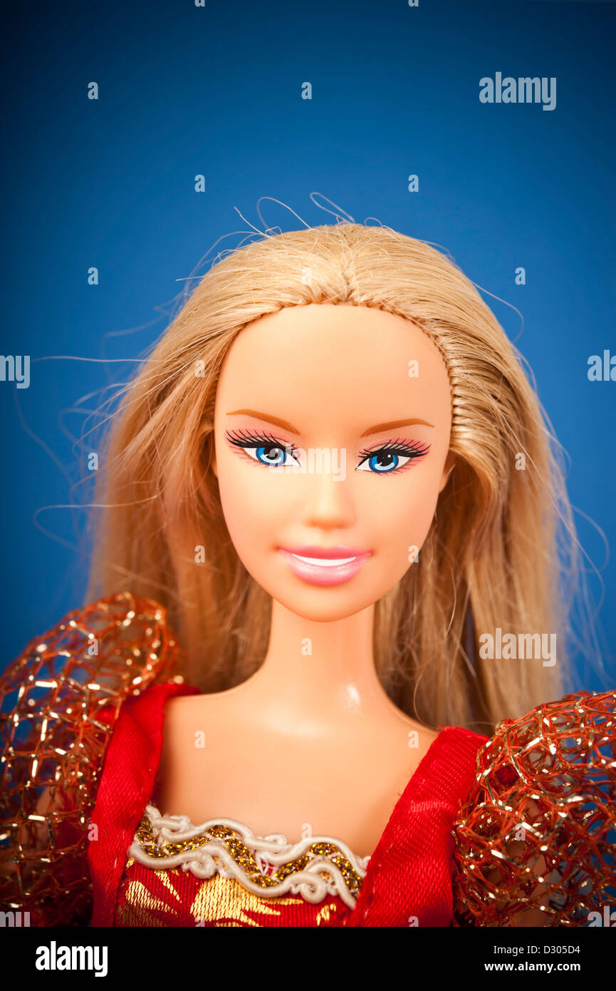 Red head red dress hi-res stock photography and images - Alamy