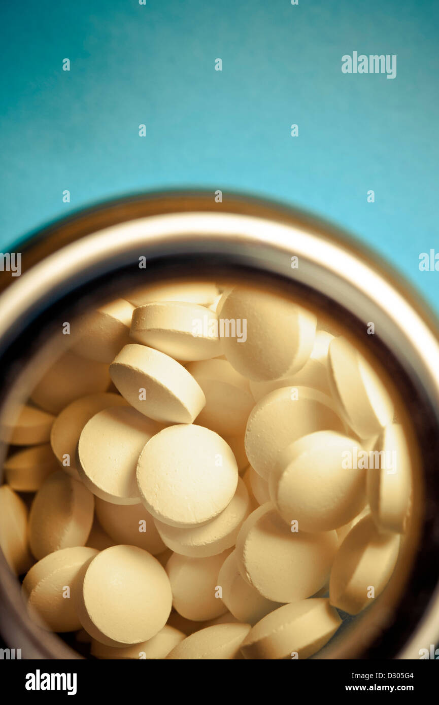 Medicine and pharmaceutics hi-res stock photography and images - Alamy